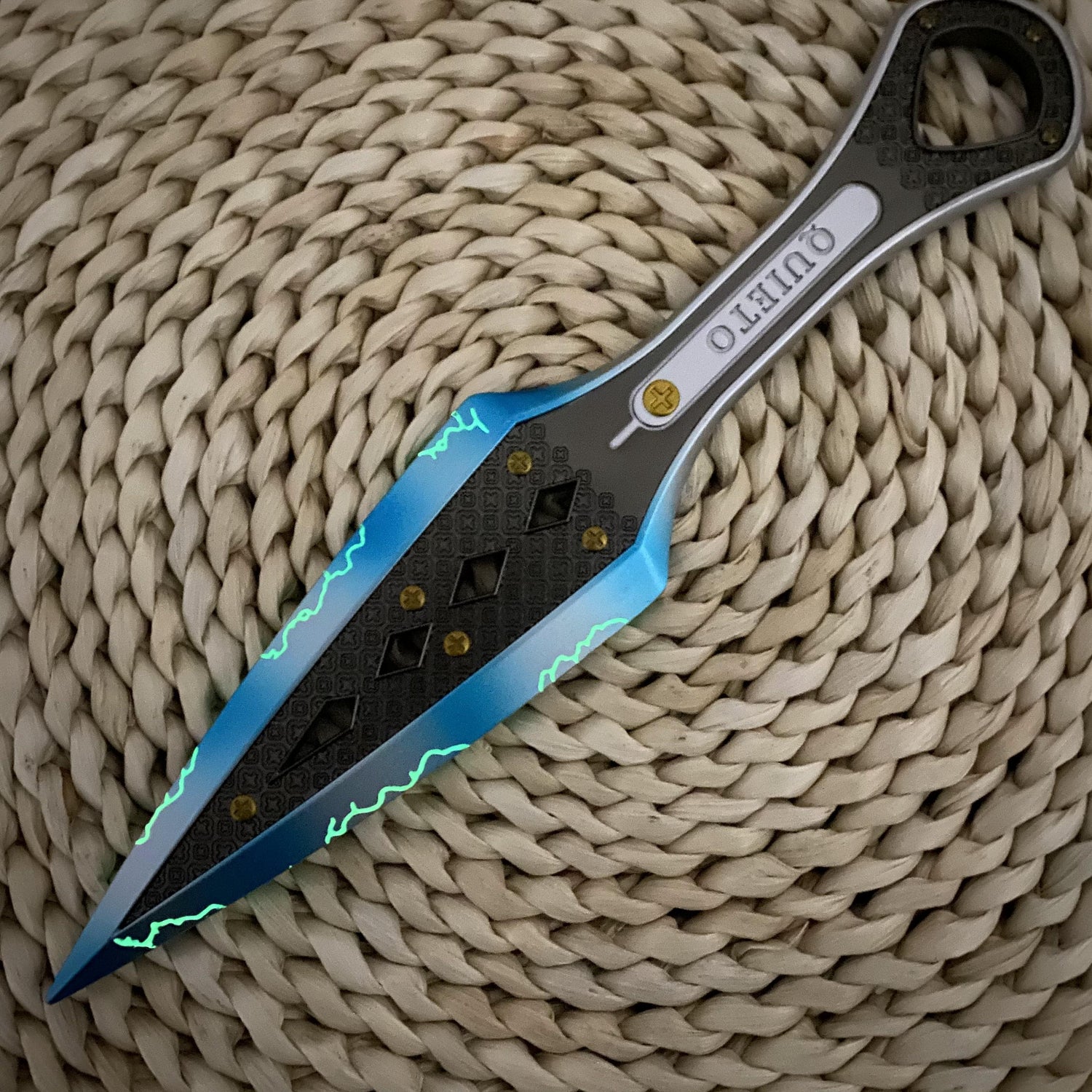 Wraith Heirloom With Glowing Light Effect – Leones Marvelous Items