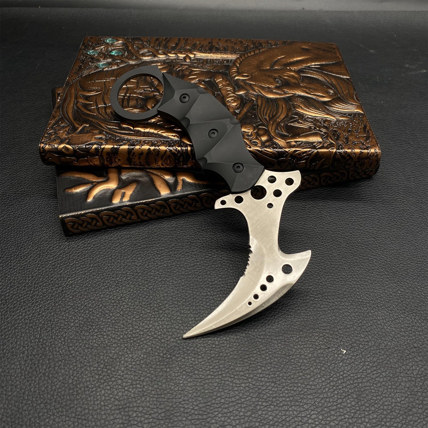 Introducing the RE8 Chris Karambit Blunt Blade Metal Replica – Leones ...