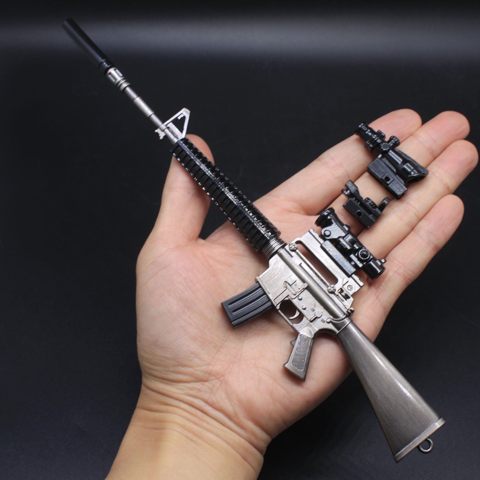 Tiny Metal Gun – Leones Marvelous Items