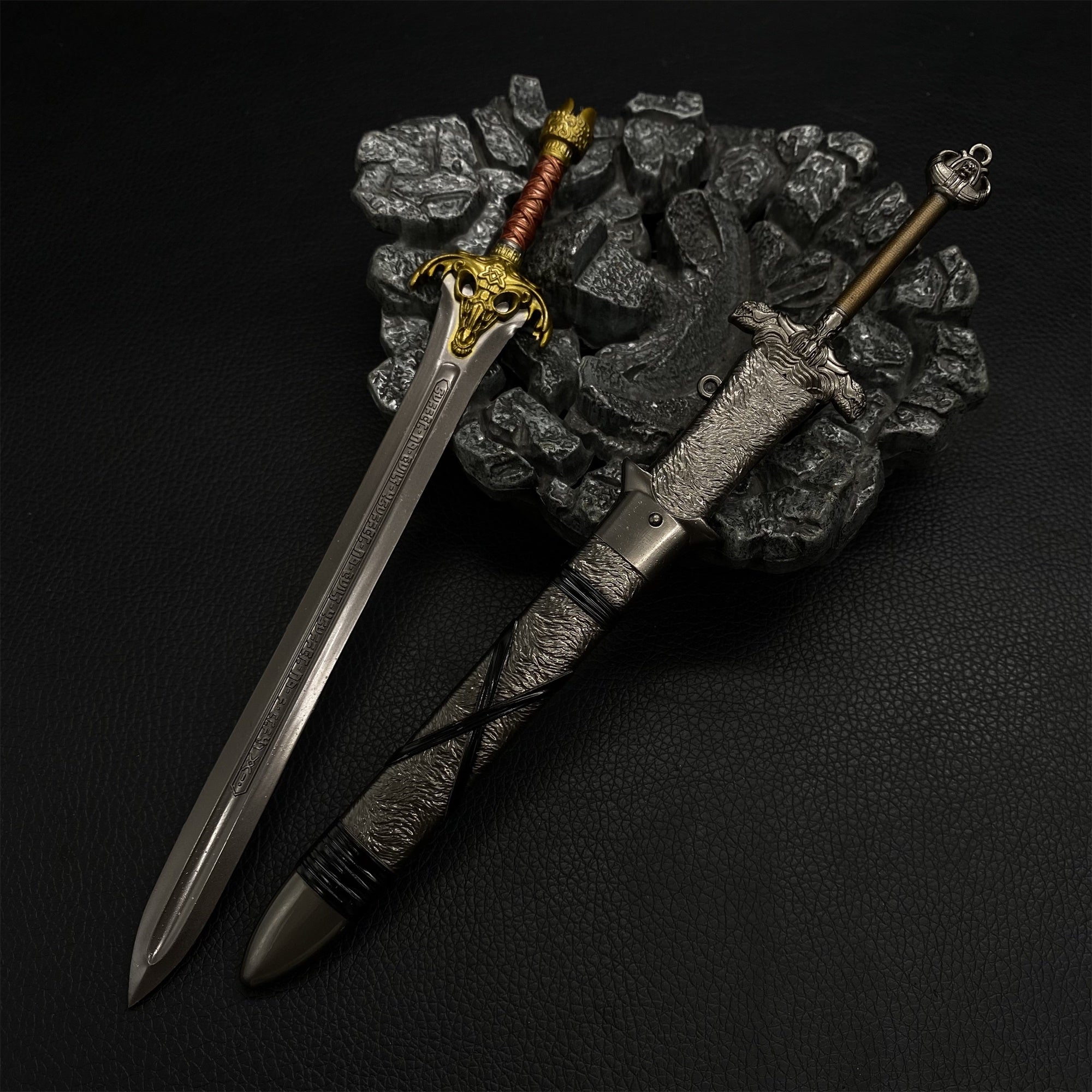 Metal Conan Sword And King Sword Miniatures – Leones Marvelous Items