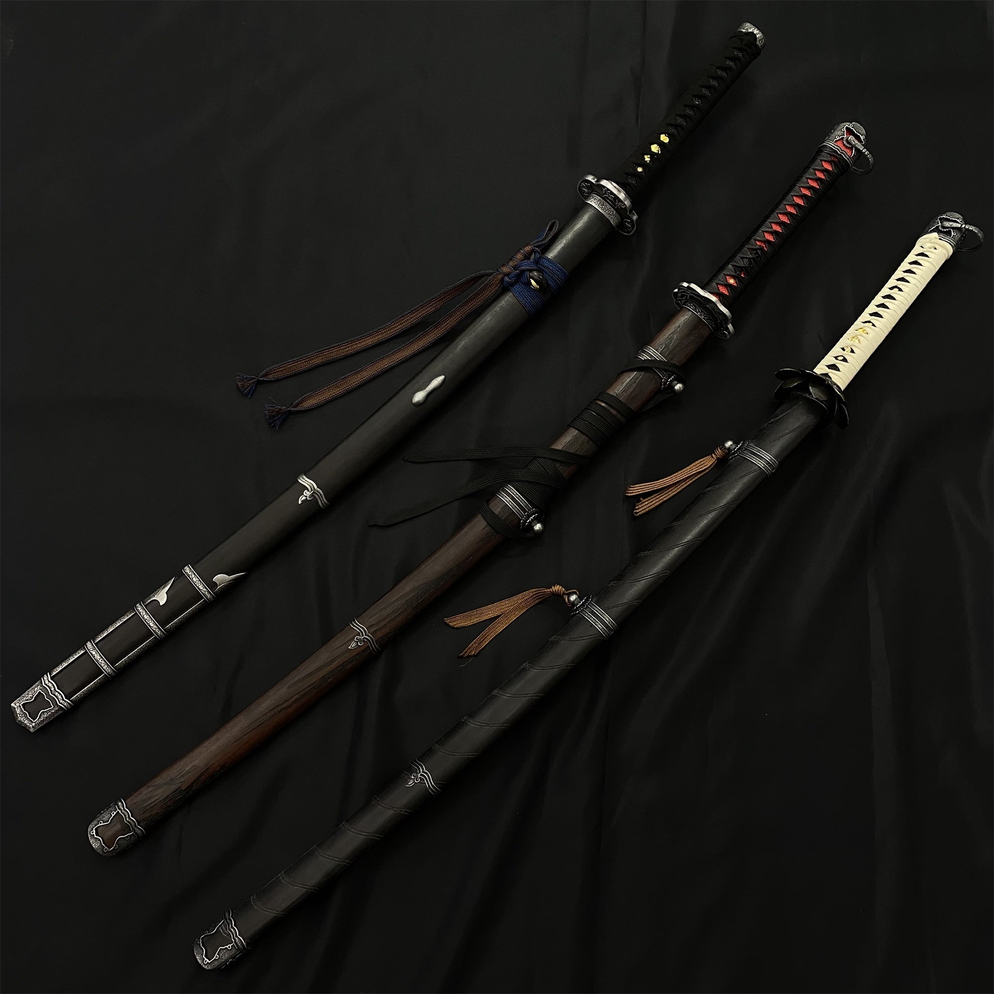 Life-Size Kusabimaru Katana, Gracious Gift of Tears, Black Mortal Blade ...