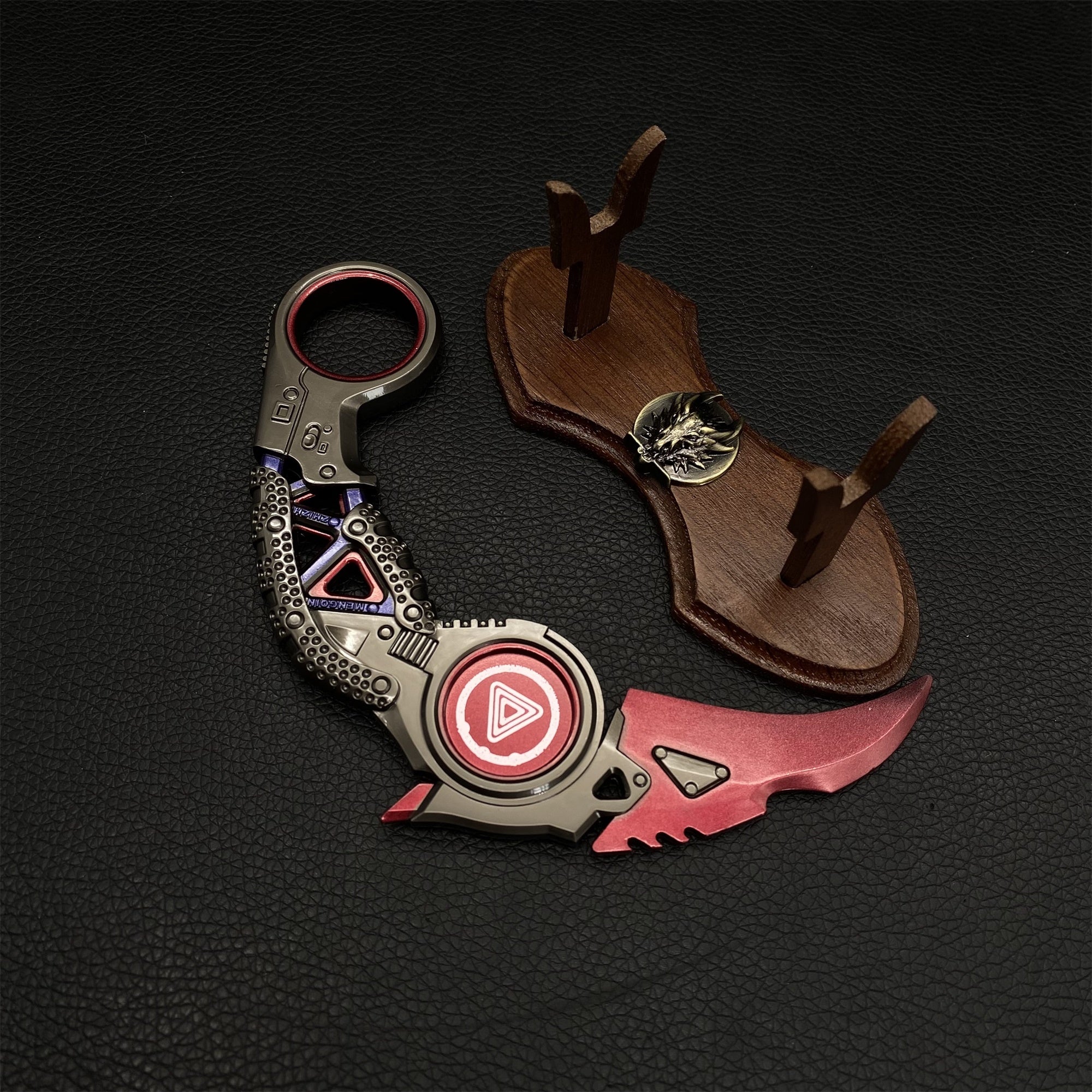 Raptor's Claw Karambit Metal Collection – Leones Marvelous Items