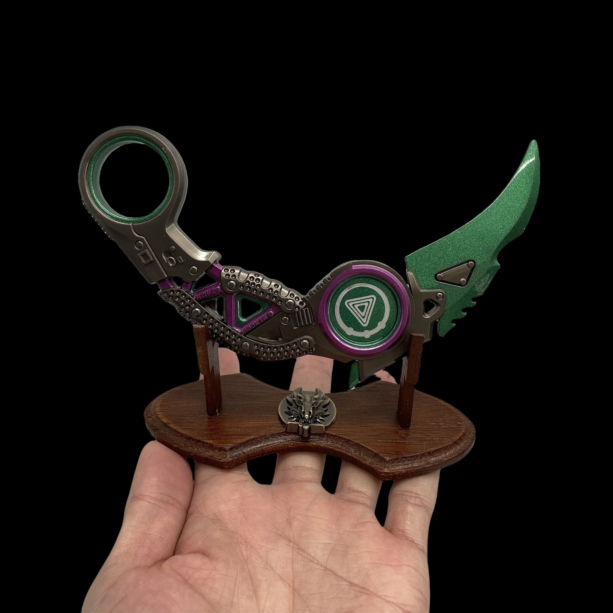 Raptor's Claw Karambit Metal Collection – Leones Marvelous Items