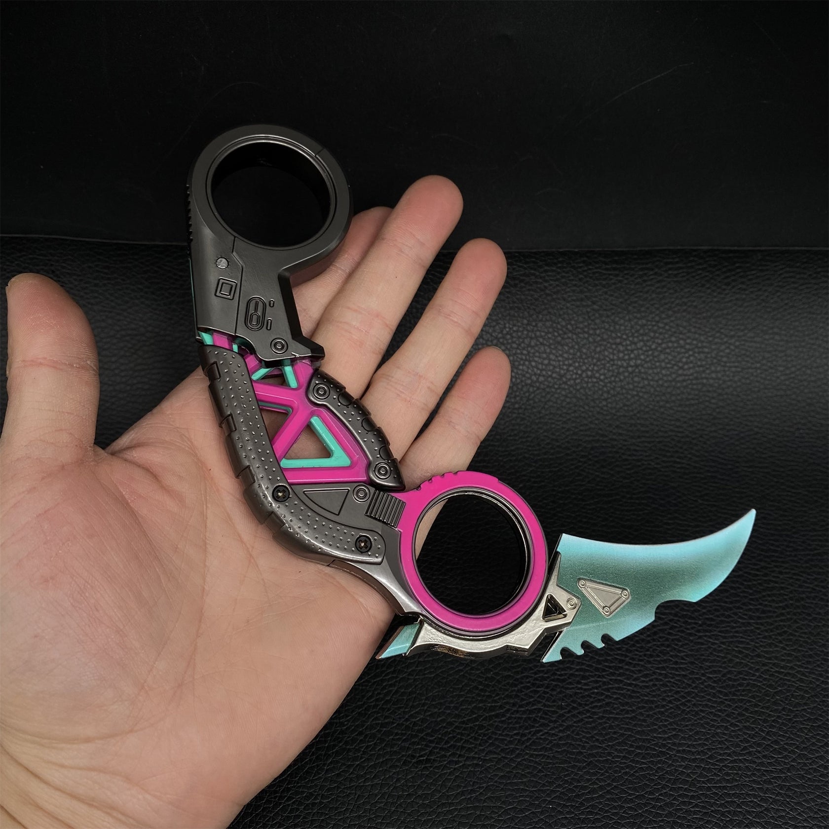 New Raptor's Claw Karambit Metal Replica-Foldable Version – Leones ...