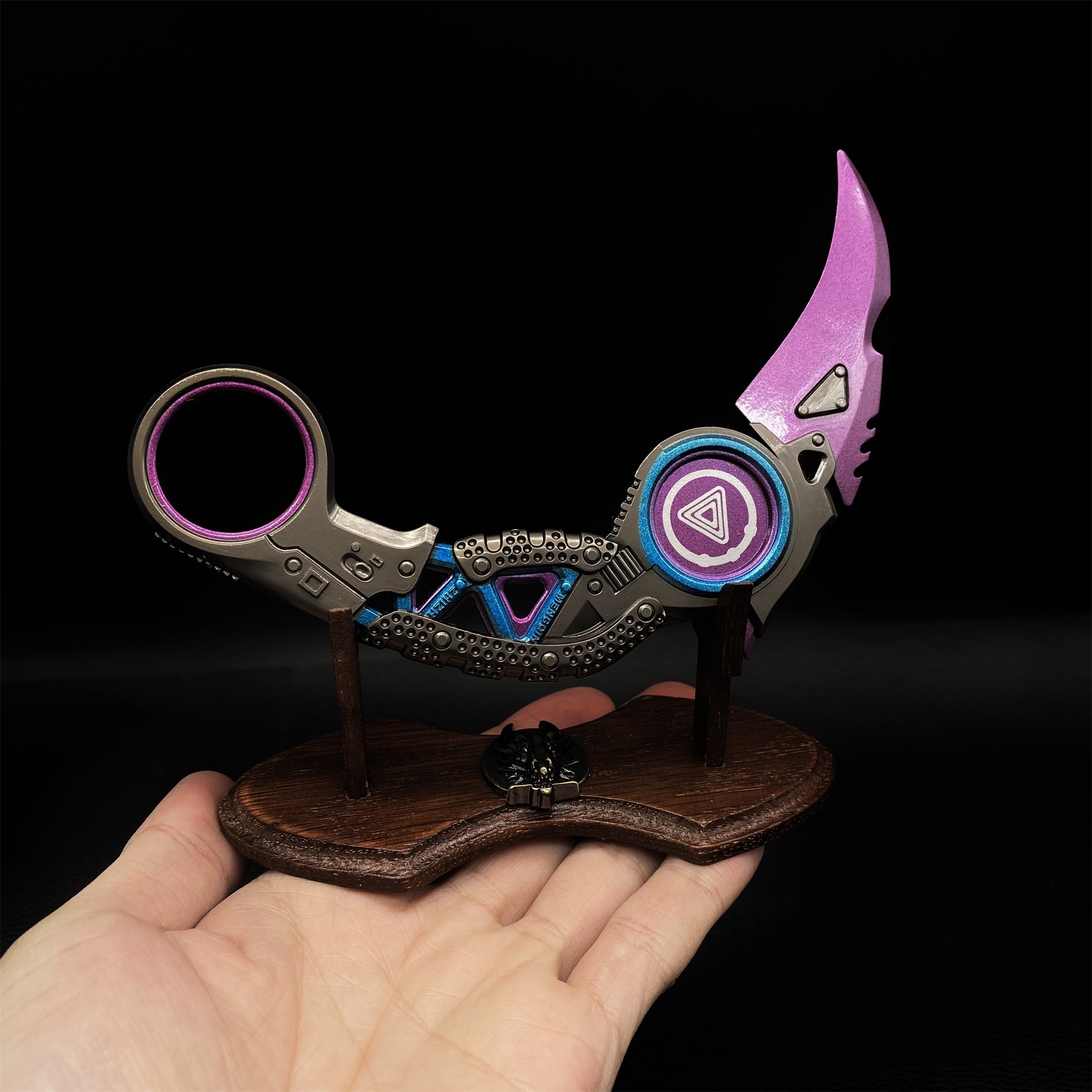 Raptor's Claw Karambit Metal Collection – Leones Marvelous Items