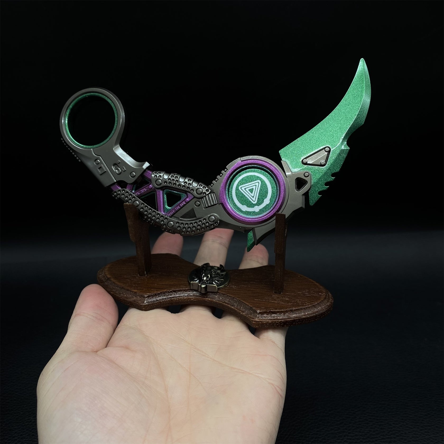 Raptor's Claw Karambit Metal Collection – Leones Marvelous Items