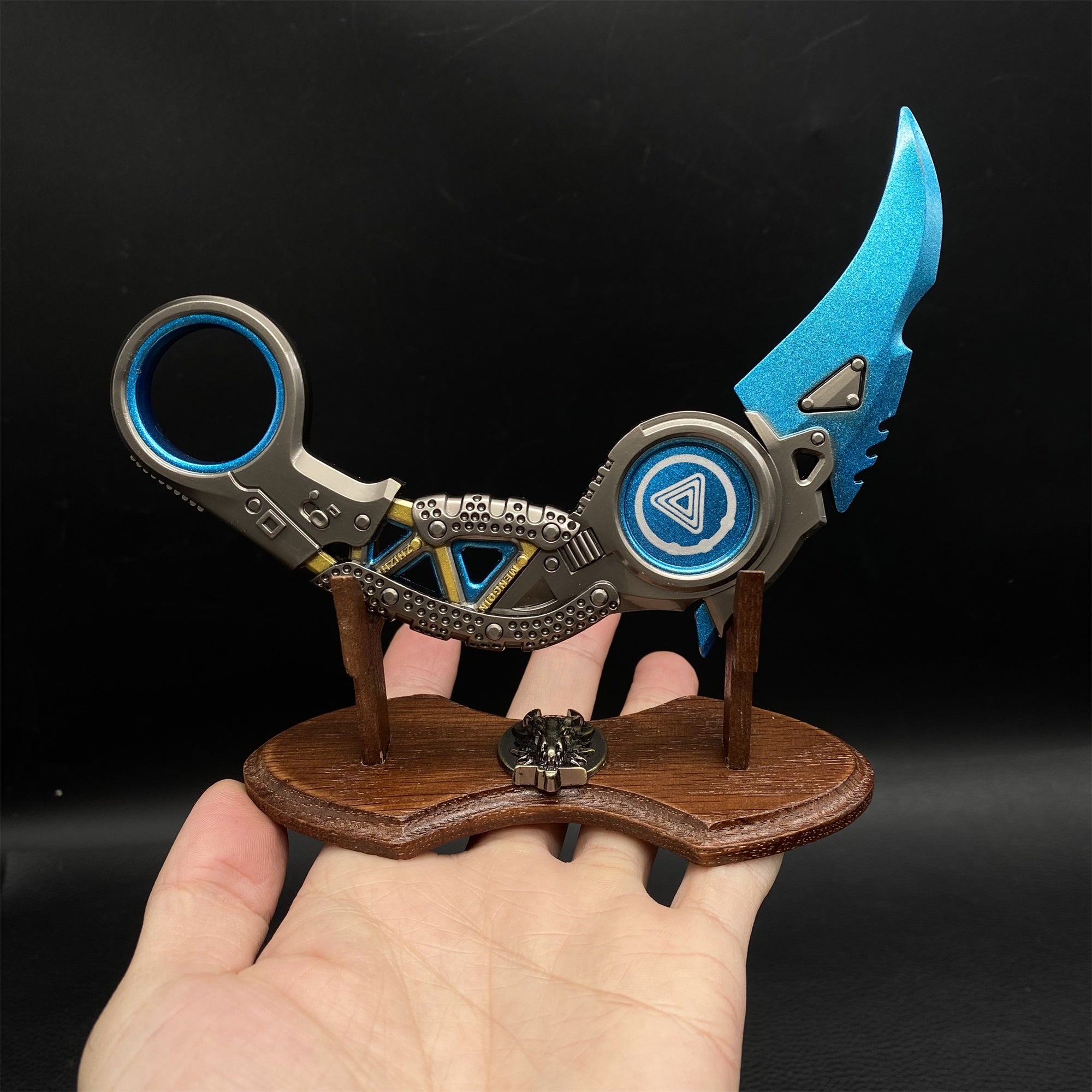 Raptor's Claw Karambit Metal Collection – Leones Marvelous Items