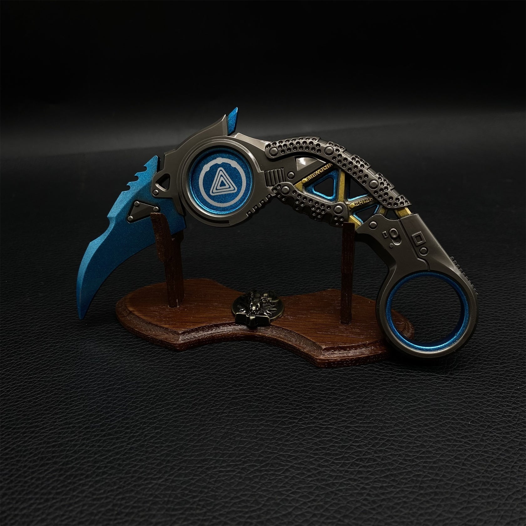 Raptor's Claw Karambit Metal Collection – Leones Marvelous Items
