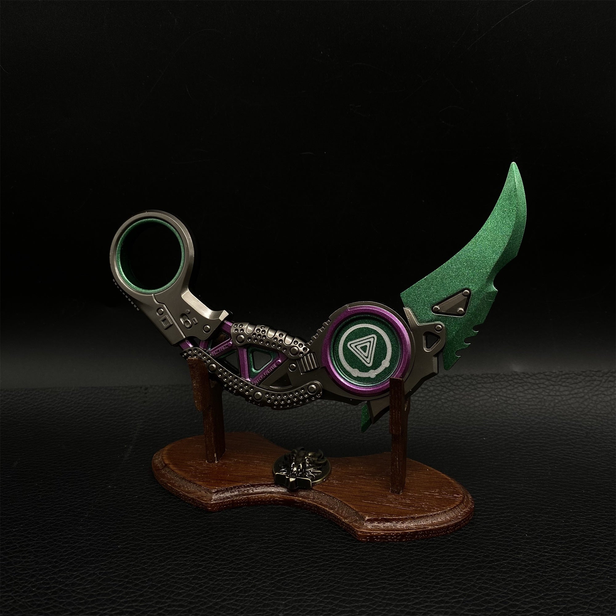 Raptor's Claw Karambit Metal Collection – Leones Marvelous Items
