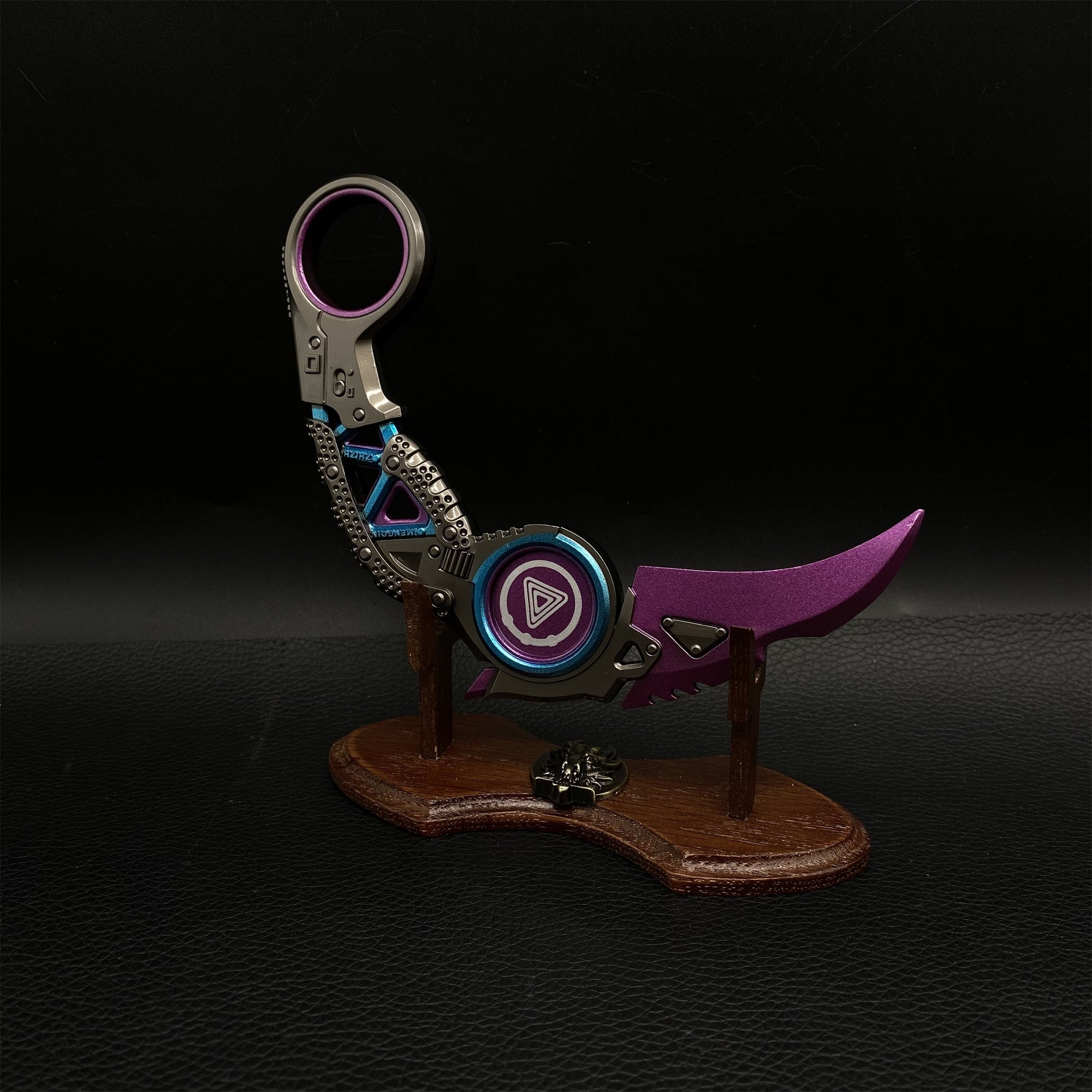 Raptor's Claw Karambit Metal Collection – Leones Marvelous Items