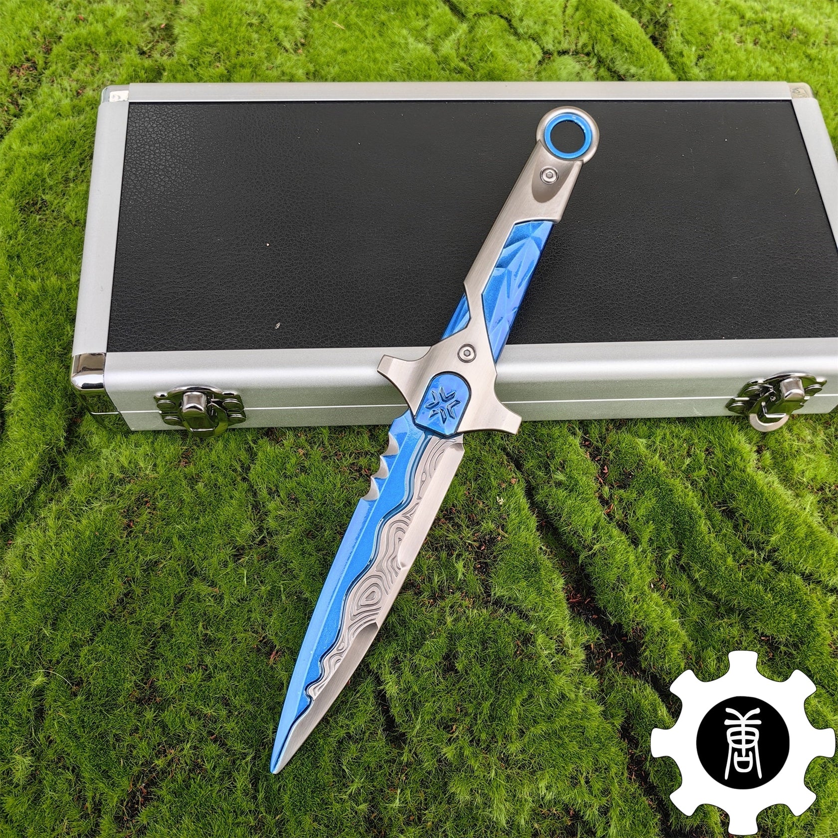 Metal VCT Knife Life Size Replica Luminous Version – Leones Marvelous Items